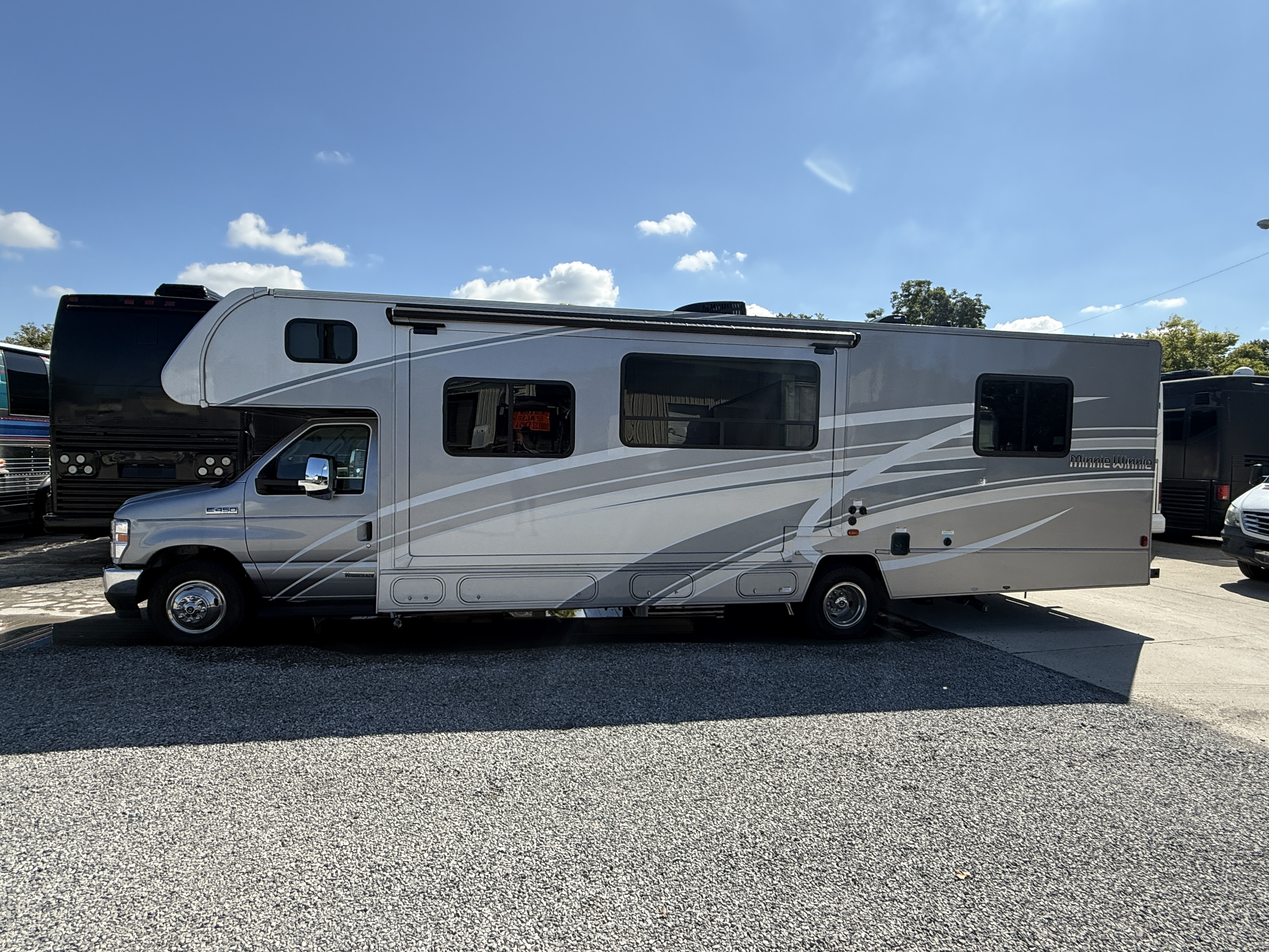 Minnie Winnie - BusForSale.com